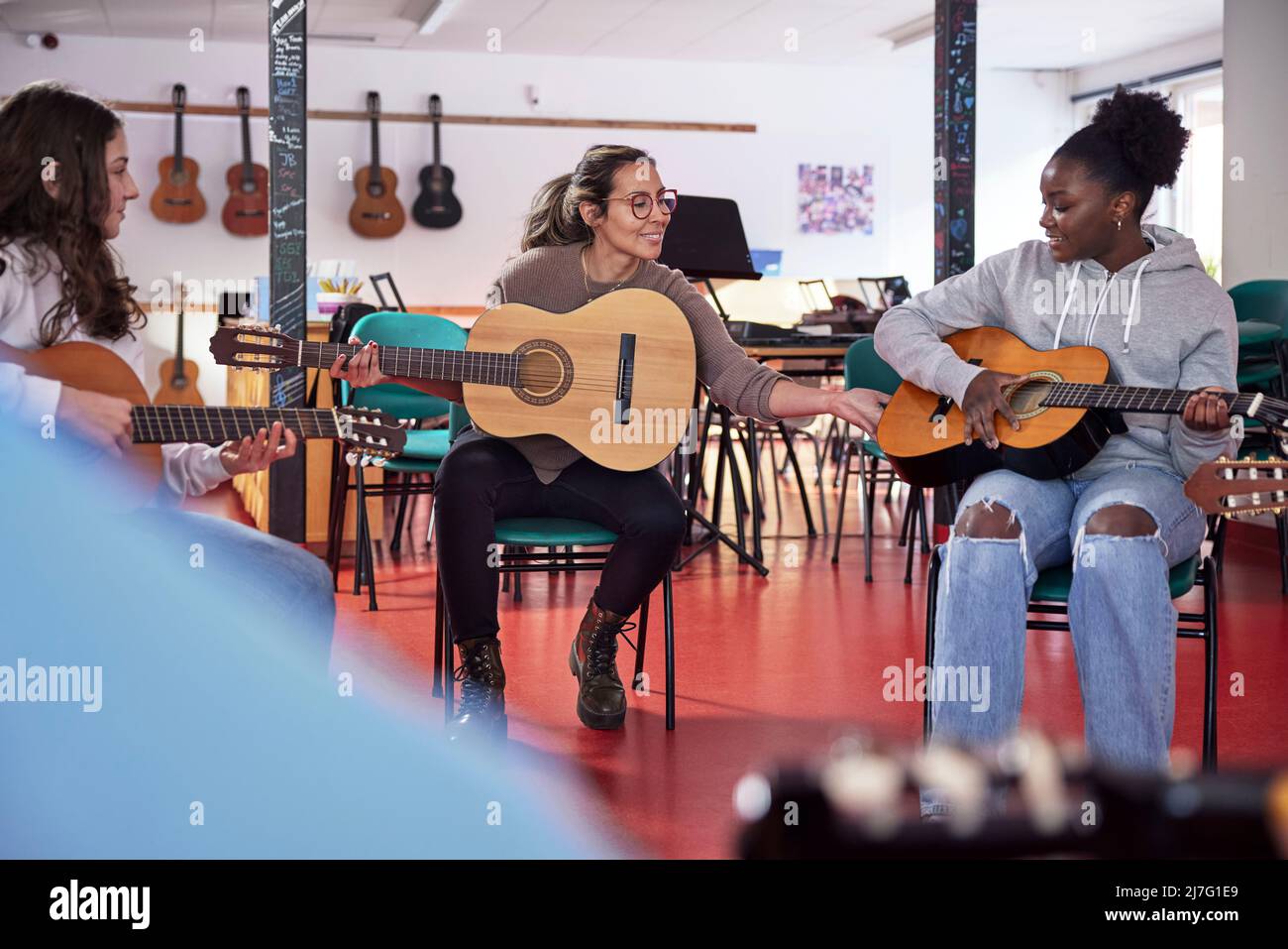 Guitar lesson hi-res stock photography and images - Alamy
