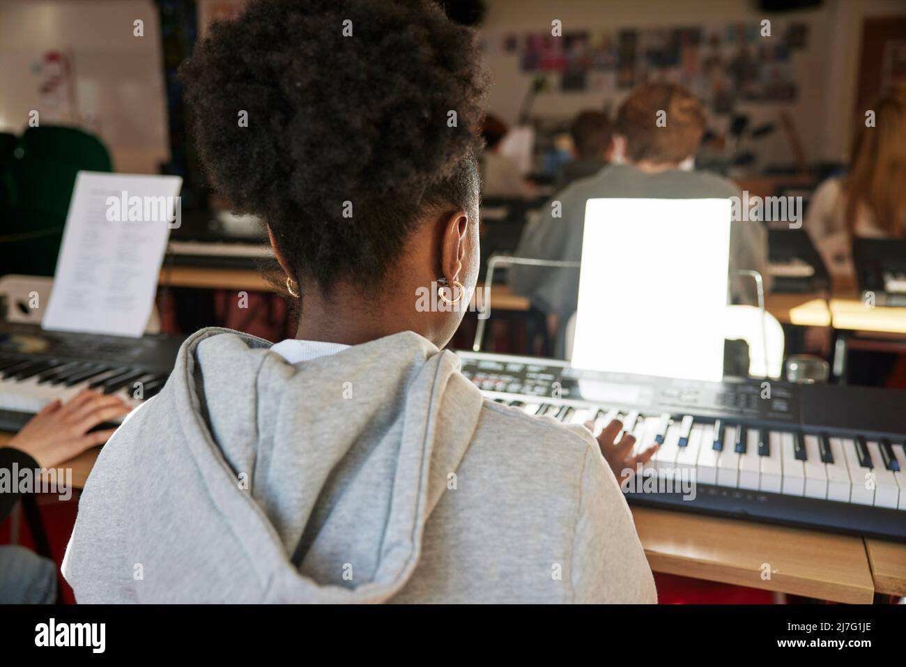 Teenagers attending keyboard lesson Stock Photo - Alamy
