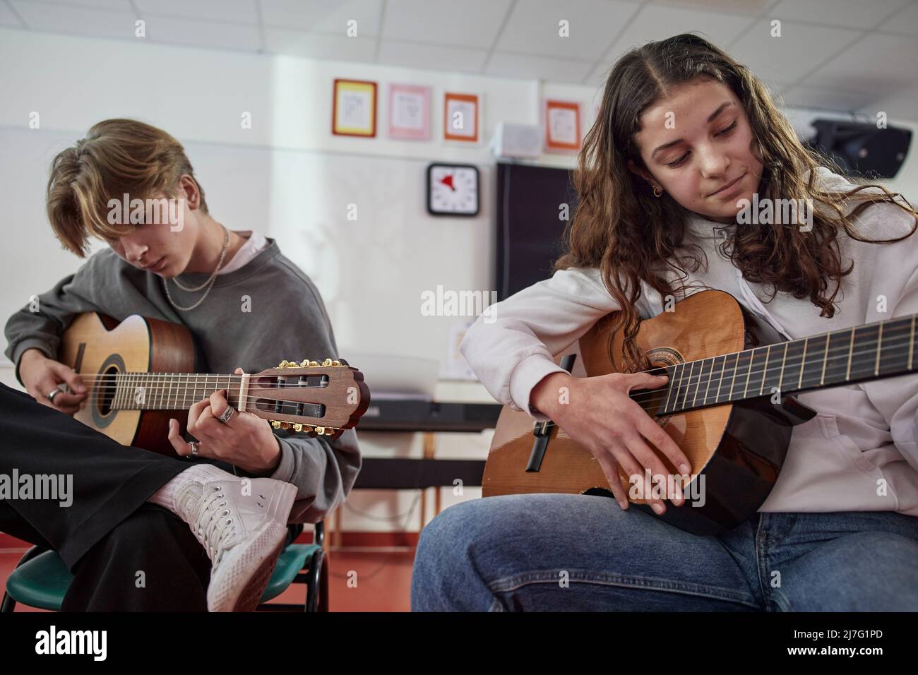 Teenagers attending guitar lesson Stock Photo - Alamy