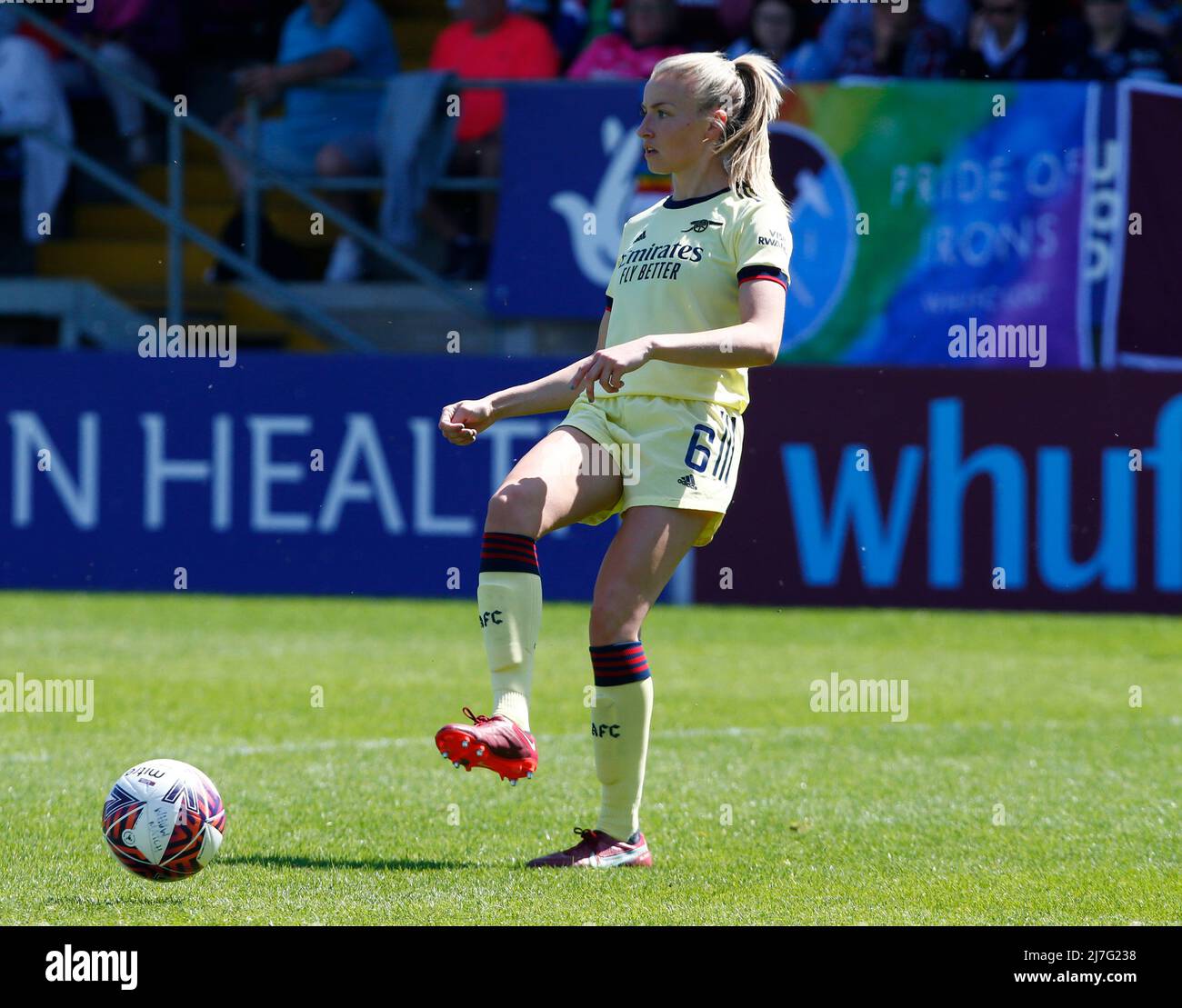DAGENHAM, ENGLAND - MAY 08: Leah Williamson of Arsenal during Barclays ...