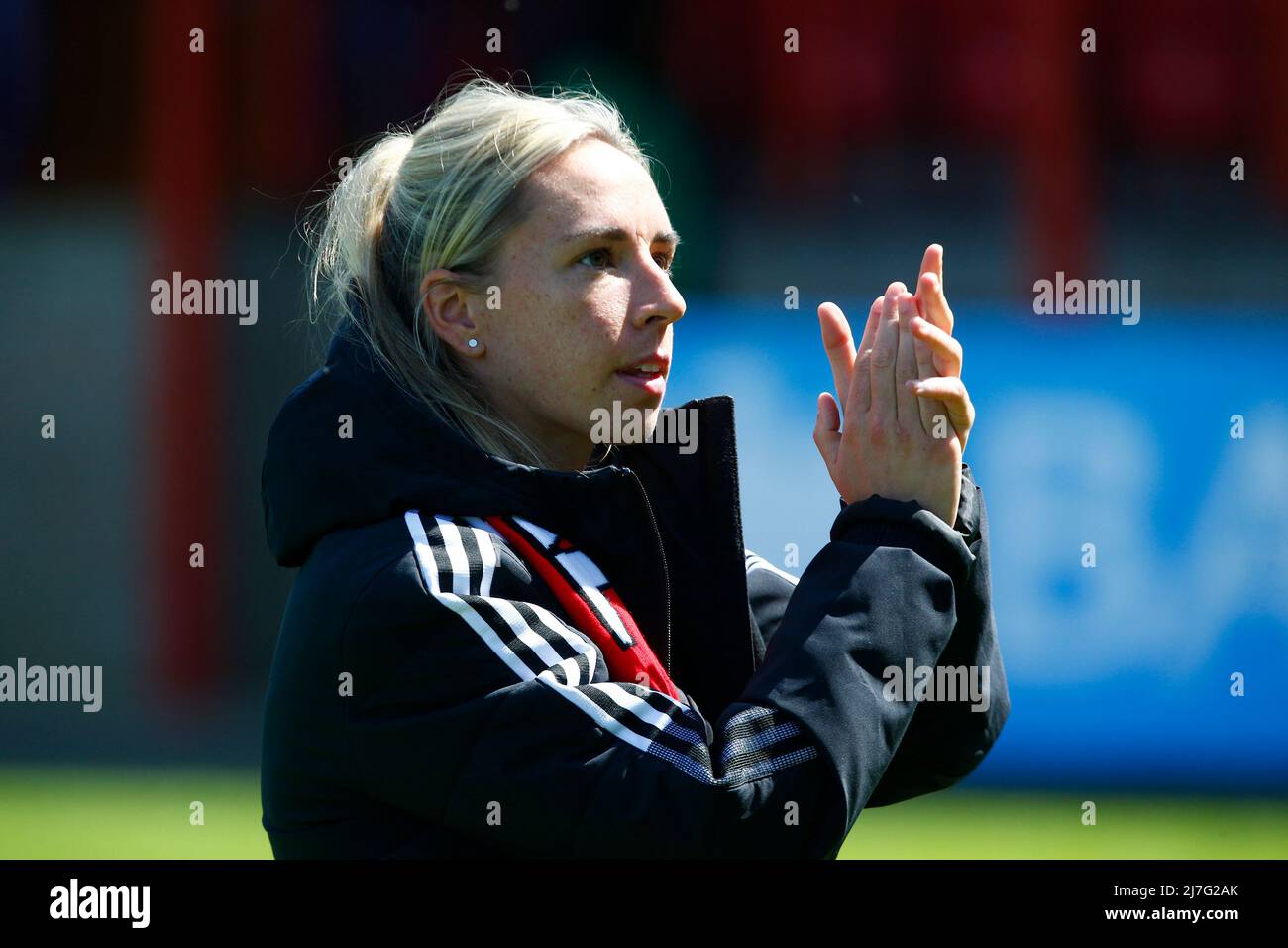 DAGENHAM, ENGLAND - MAY 08: Jordan Nobbs of Arsenal wave to the crowd ...