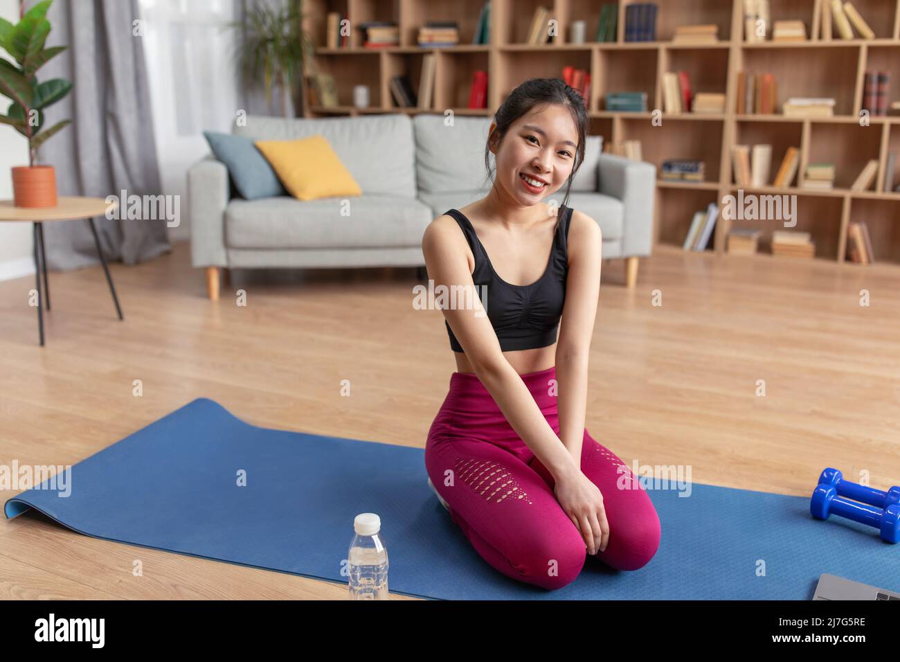 Young slim japanese woman sitting hi-res stock photography and images ...