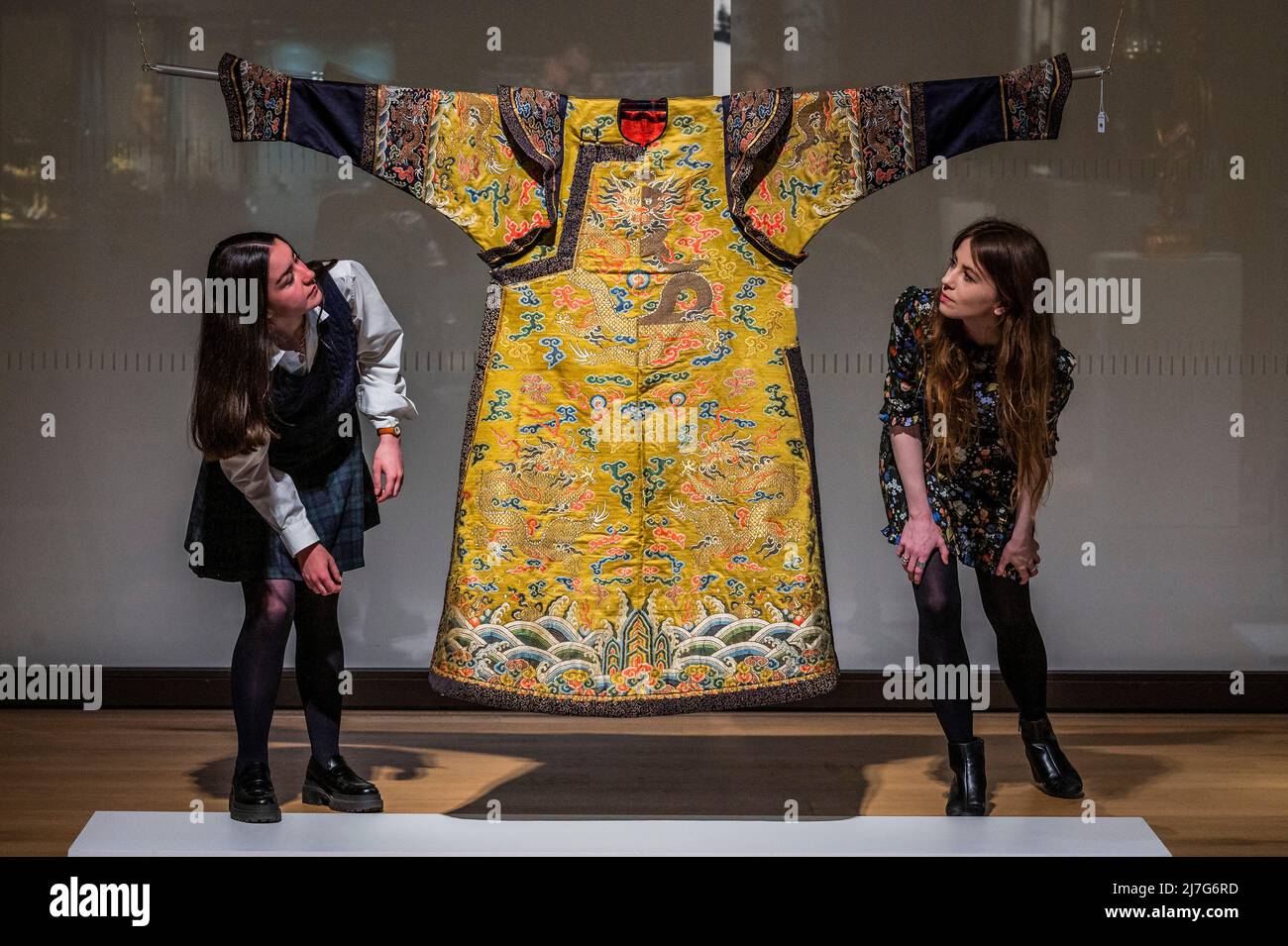 Chinese court robe hi-res stock photography and images - Alamy