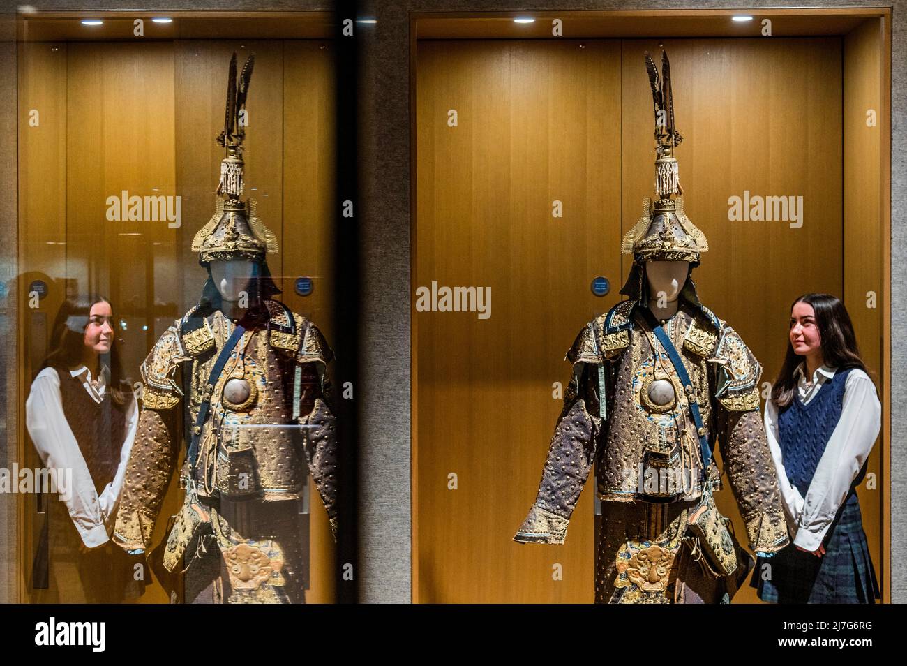 London, UK. 9th May, 2022. A rare suit of ceremonial armour with quiver ...