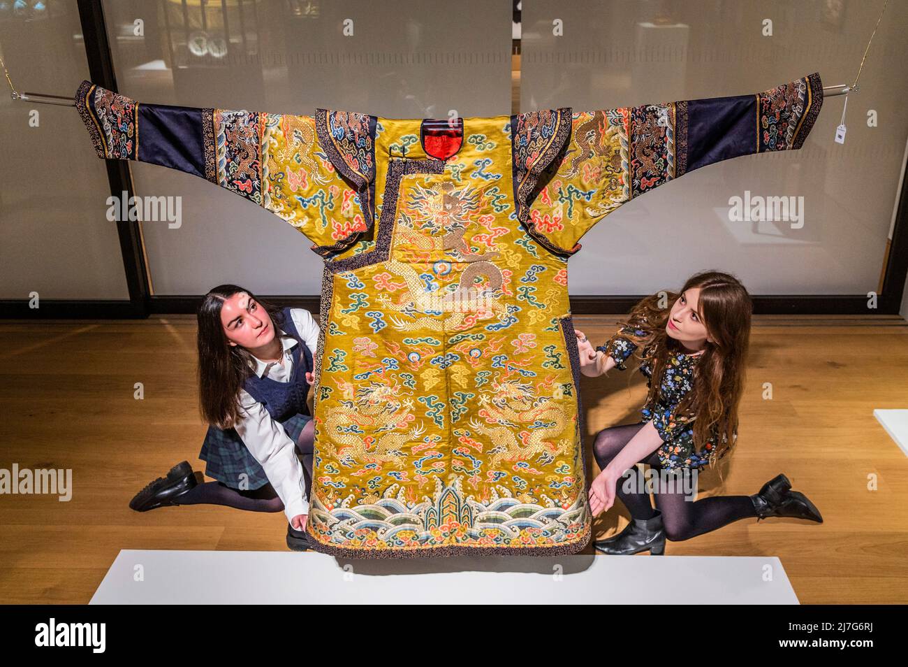 Chinese court robe hi-res stock photography and images - Alamy