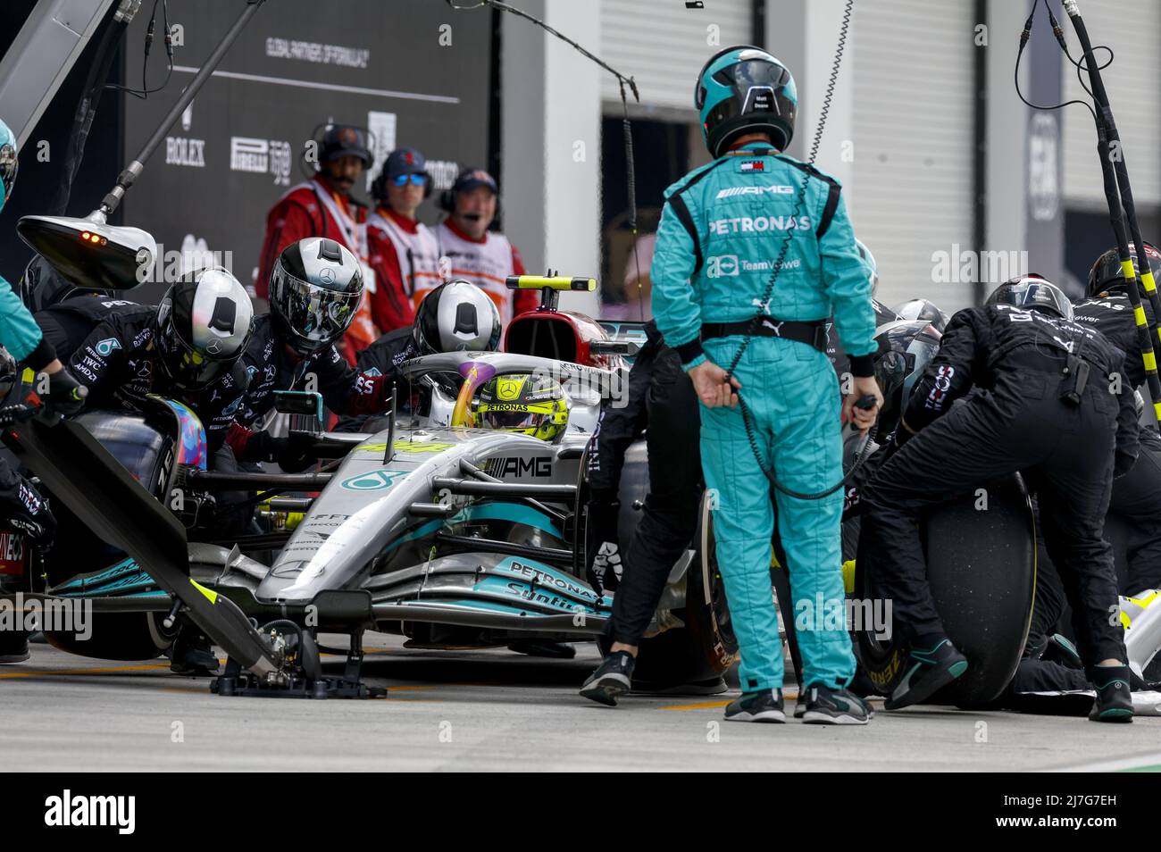 2022 formula one pit stop mercedes hi-res stock photography and images ...
