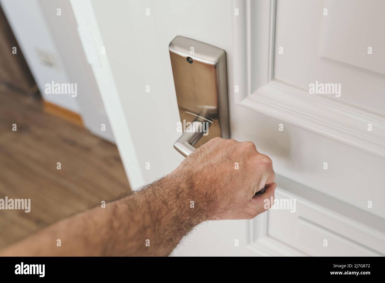 Leaving door handle hi-res stock photography and images - Alamy
