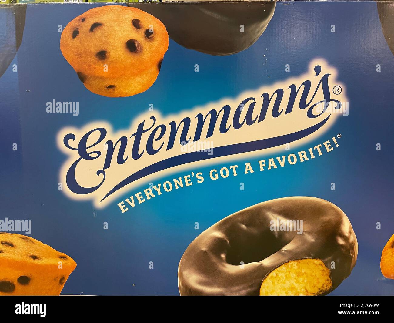 Augusta, Ga USA - 04 27 22: Entenmanns snack box label retail store ...