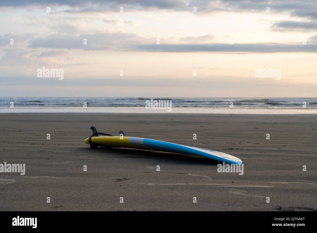 Empty beach and board hi-res stock photography and images - Alamy