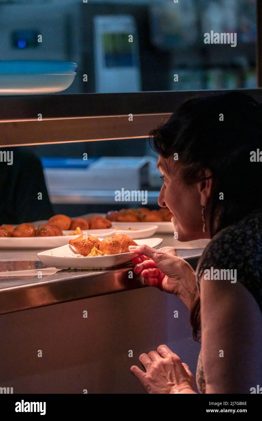 Welcome feast hi-res stock photography and images - Alamy