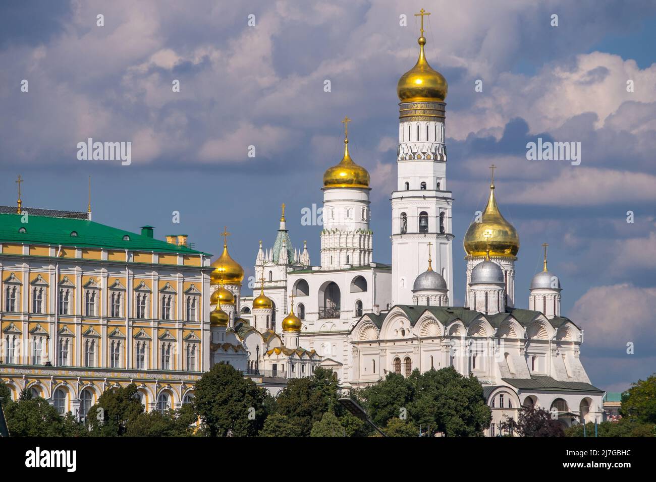 Cathedrals with golden domes inside the Moscow City Kremlin Stock Photo ...