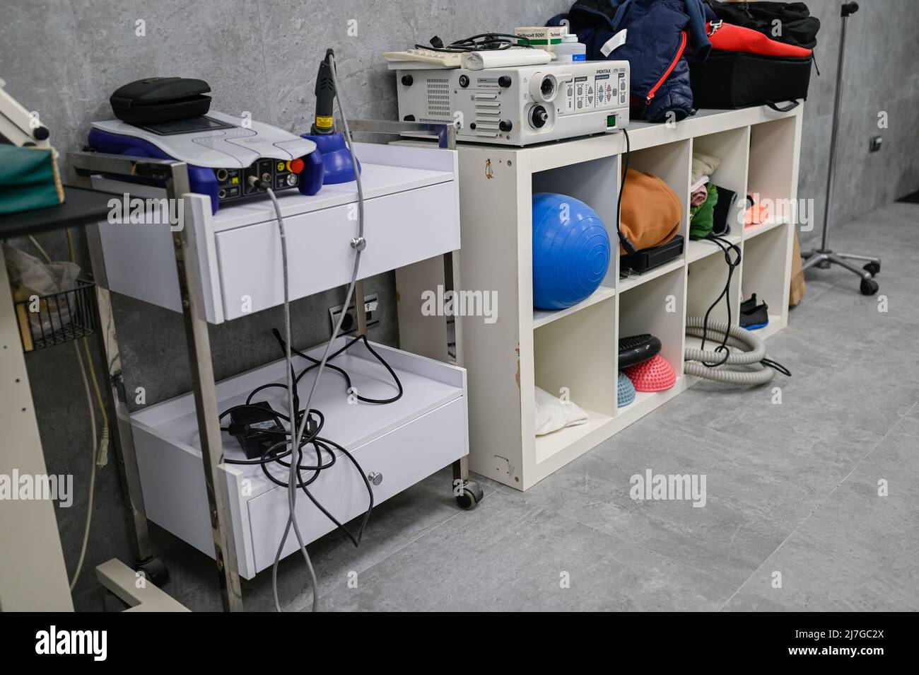 Veterinary tools and equipment Stock Photo - Alamy