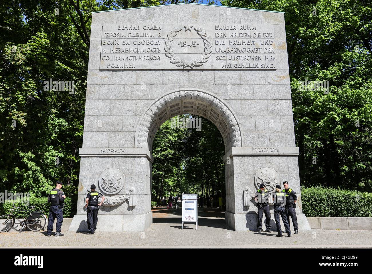 Military police in wwii hi-res stock photography and images - Alamy