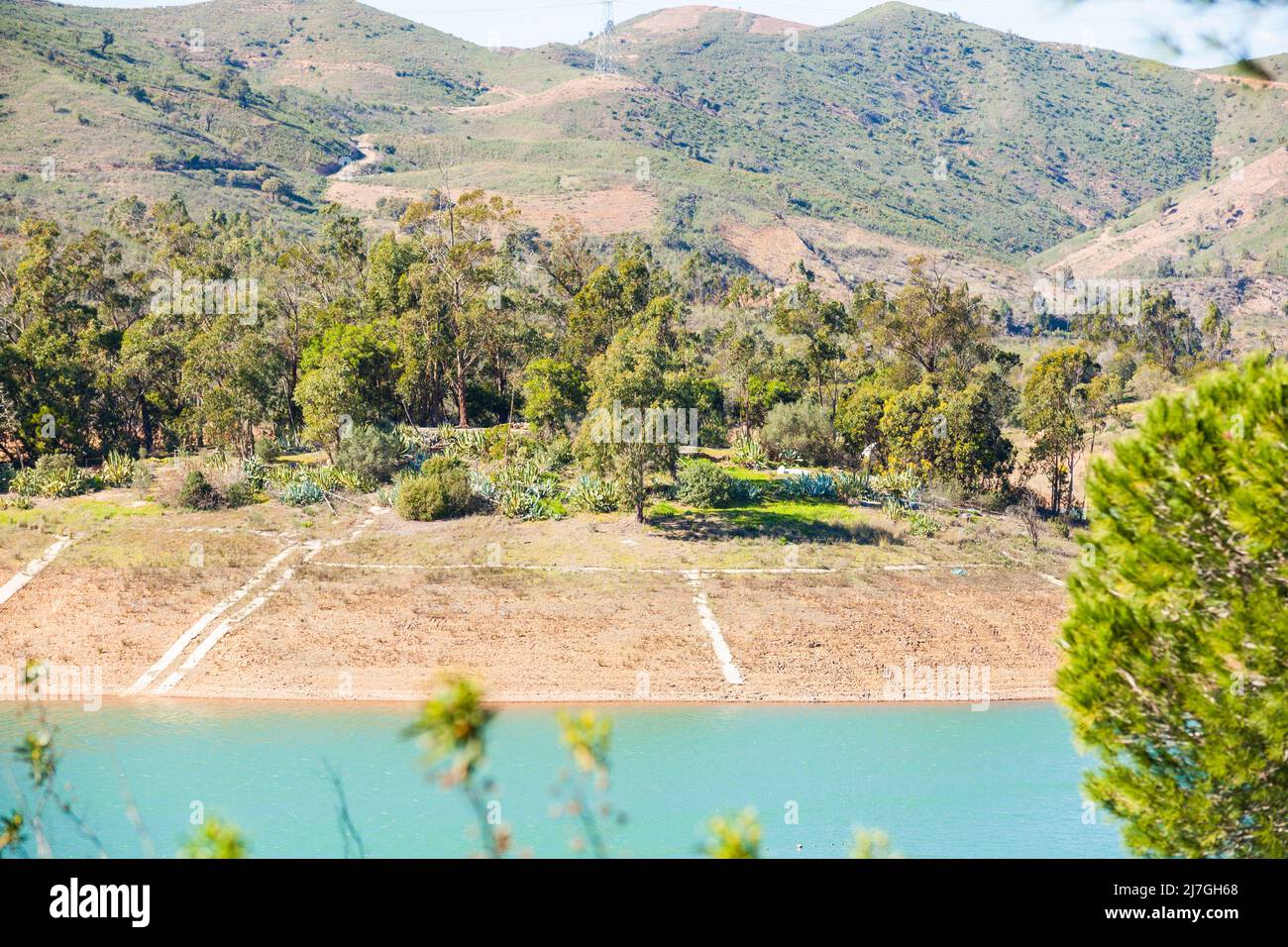 Barragem arade arade dam reservoir hi-res stock photography and images ...