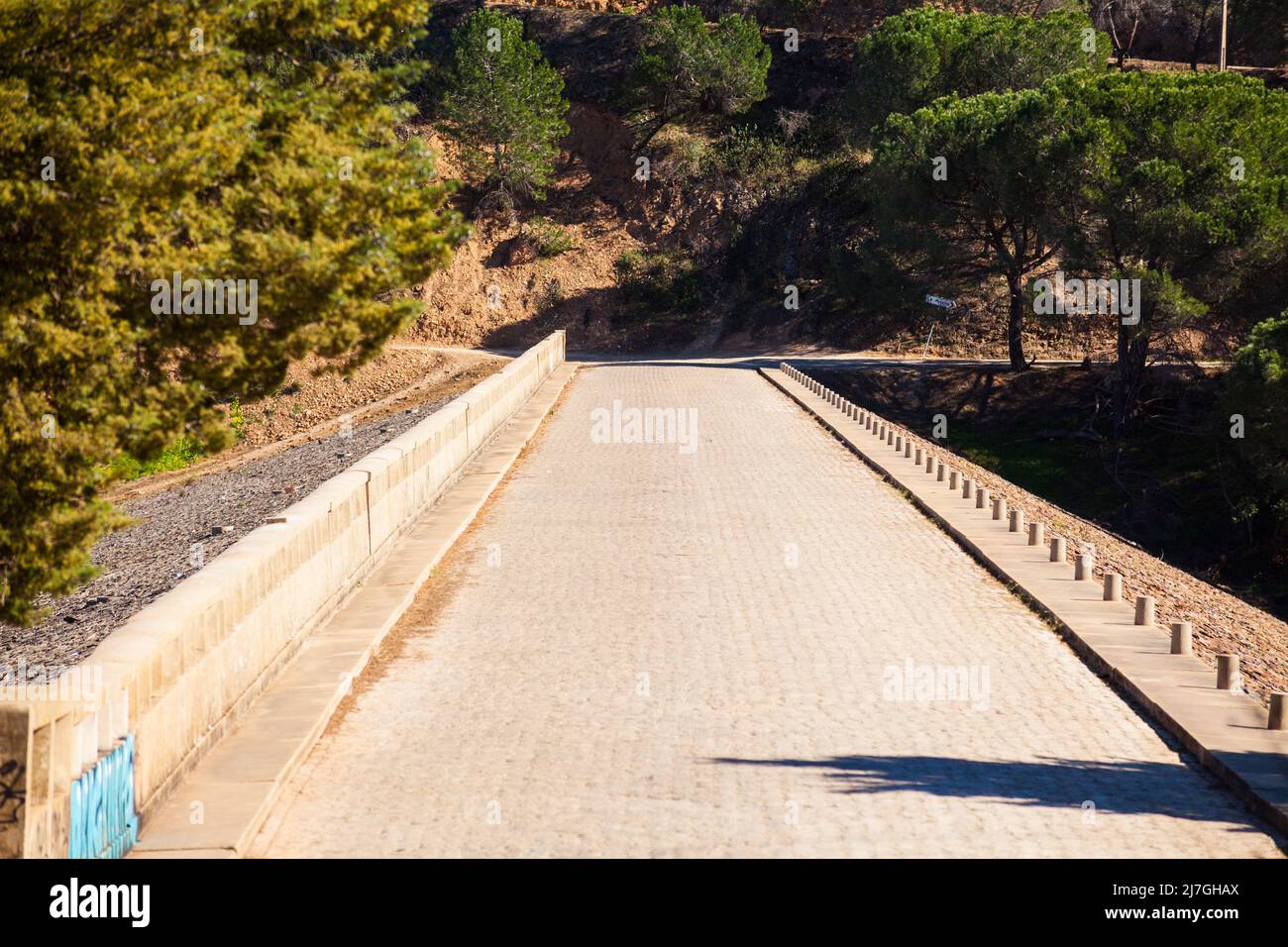 Albufeira da barragem do arade reservoir hi-res stock photography and ...