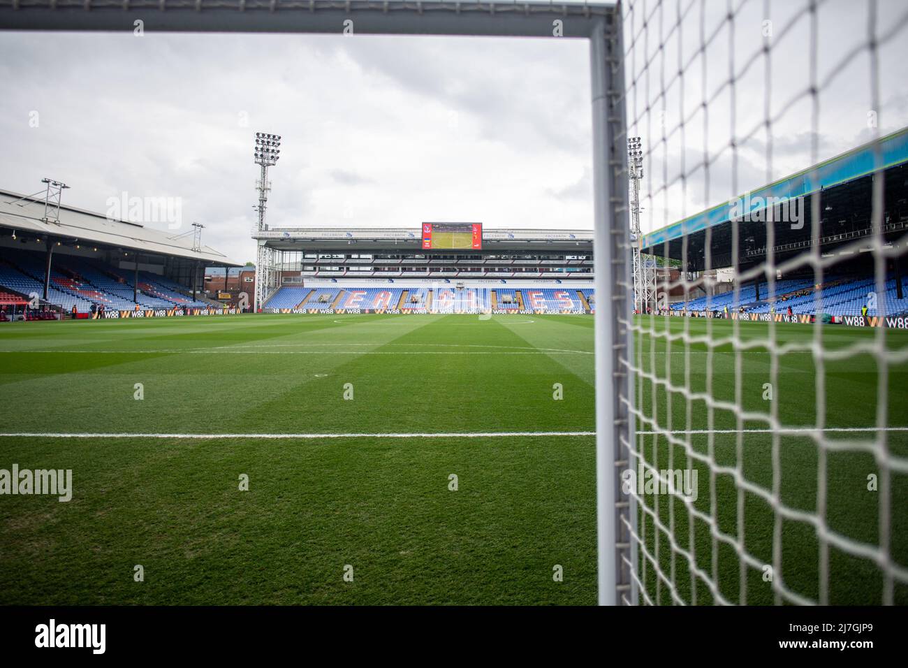 LONDON, ENGLAND - MAY 07: A general view of the stadium during the ...