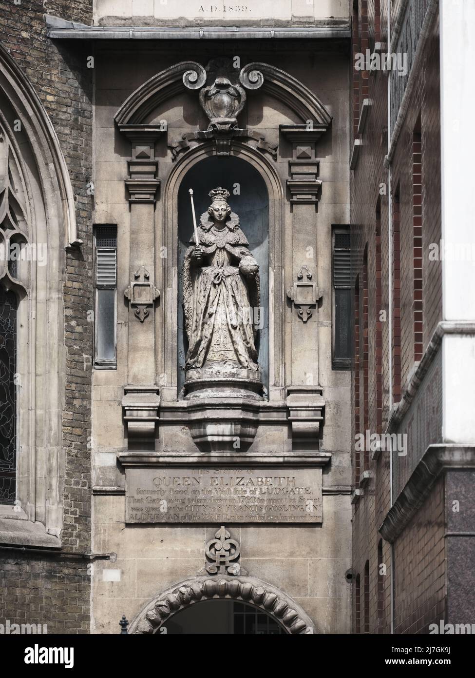 Queen Elizabeth Statue Stock Photo - Alamy