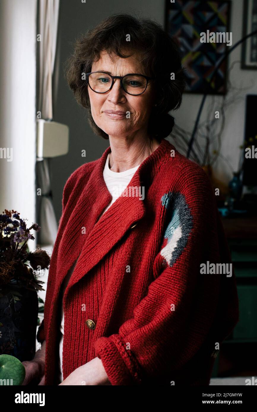 Senior lonely home hi-res stock photography and images - Alamy