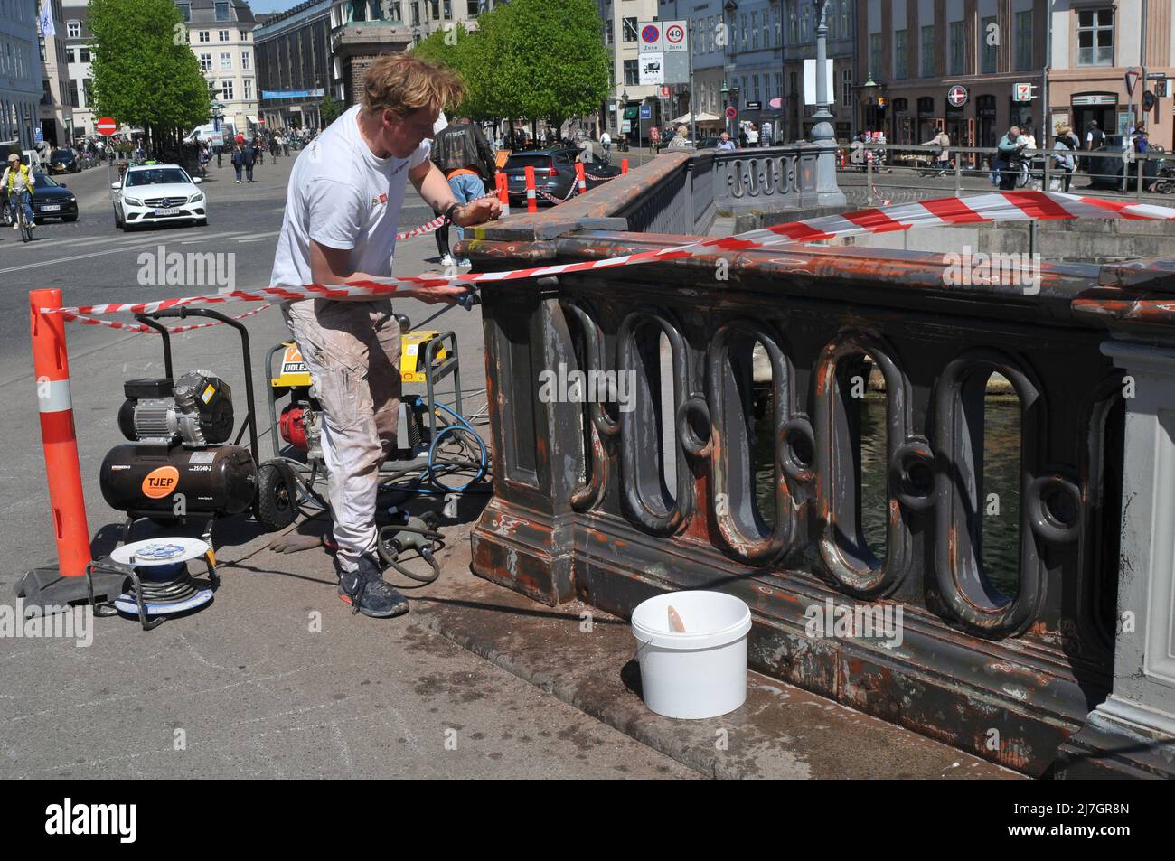 Wshing and painting hi-res stock photography and images - Alamy