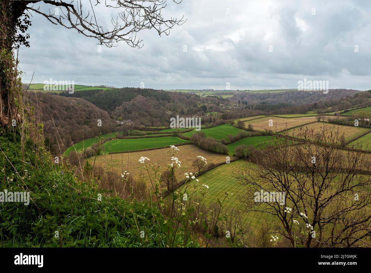 Devon valley hills hi-res stock photography and images - Alamy