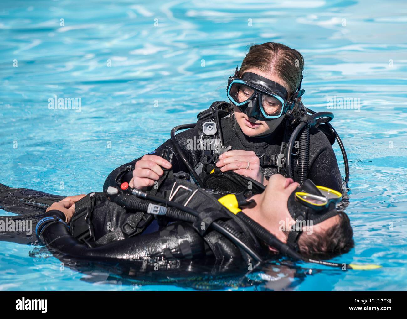 Scuba Diving rescue course surface skills removing gear of unconscious ...
