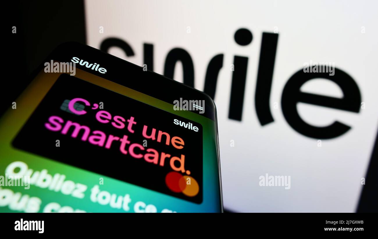 Mobile phone with webpage of French digital solutions company Swile SAS ...