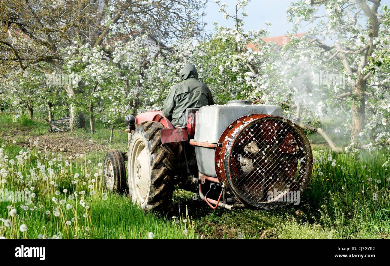 Sprays chemical tractor protection hi-res stock photography and images ...