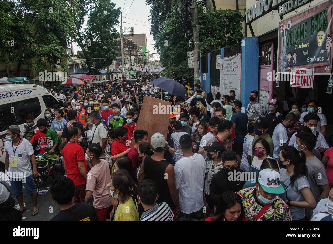 Voters flock outside Tondo High School in Tondo, Manila less than two ...
