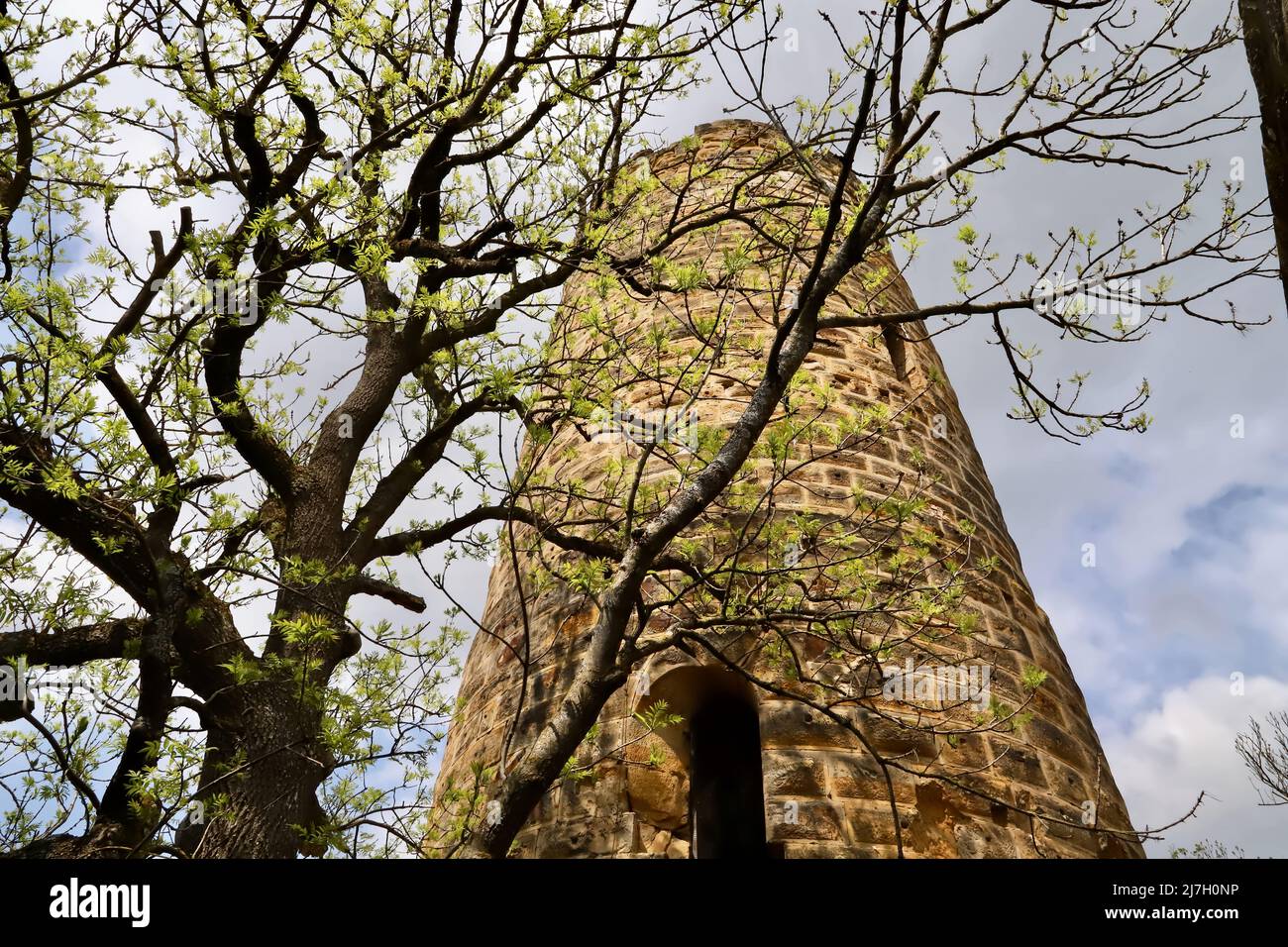 Tall stone castle tower hi-res stock photography and images - Alamy
