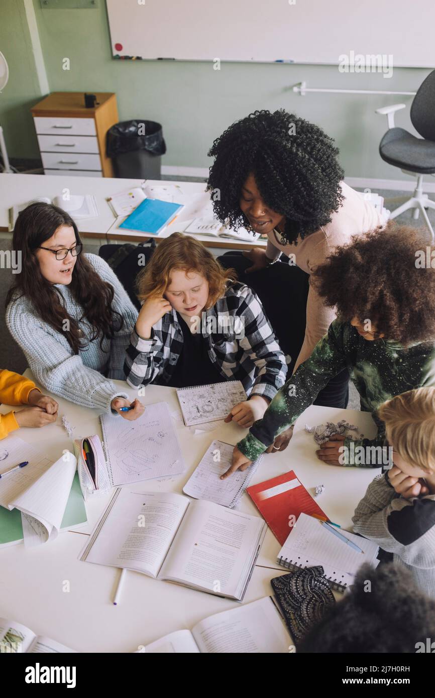 Diverse school children classroom hi-res stock photography and images ...
