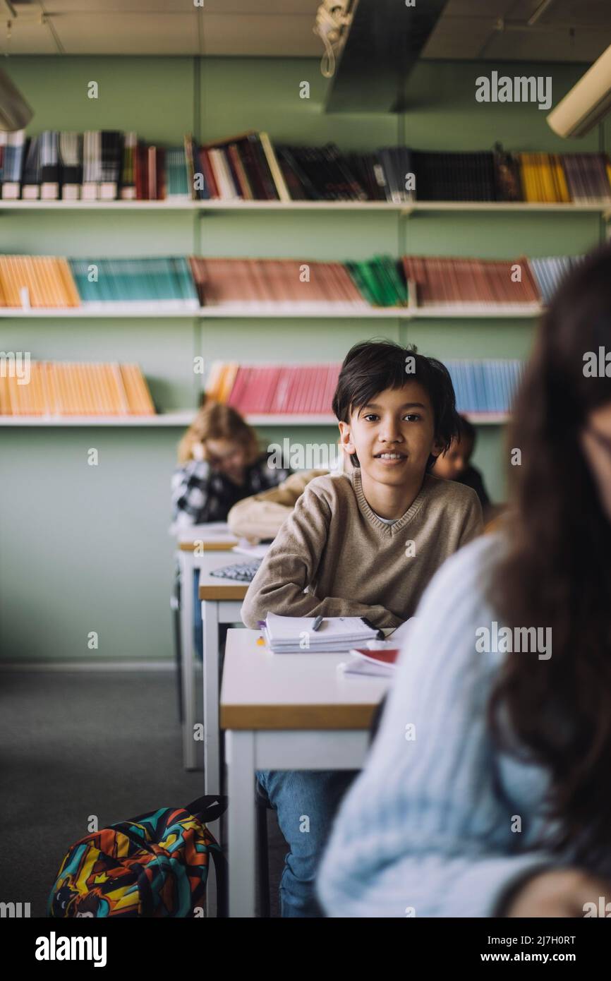 Desk in classroom hi-res stock photography and images - Alamy