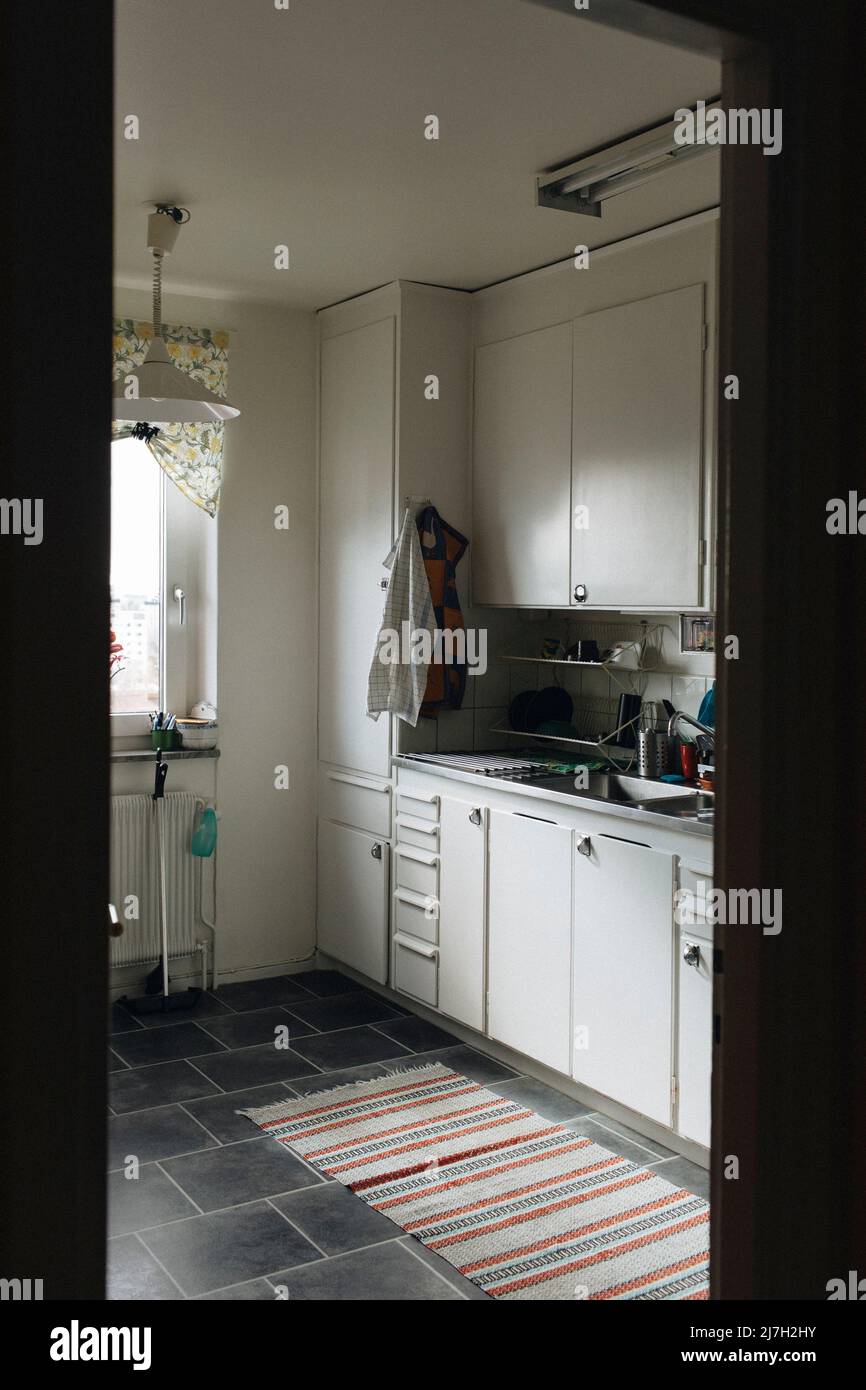 Neat and tidy kitchen at home Stock Photo - Alamy