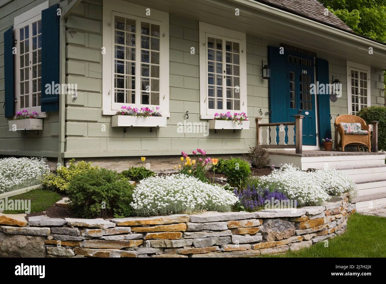 Architecture canada clapboard house hi-res stock photography and images ...
