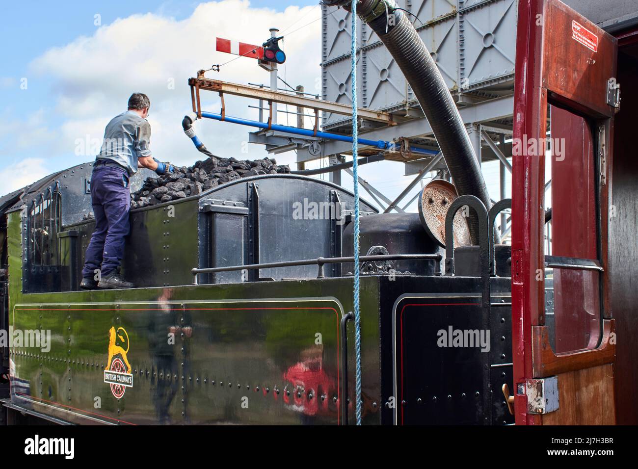 STRATHSPEY RAILWAY BOAT OF GARTEN STATION SCOTLAND MAINTAINING THE ...