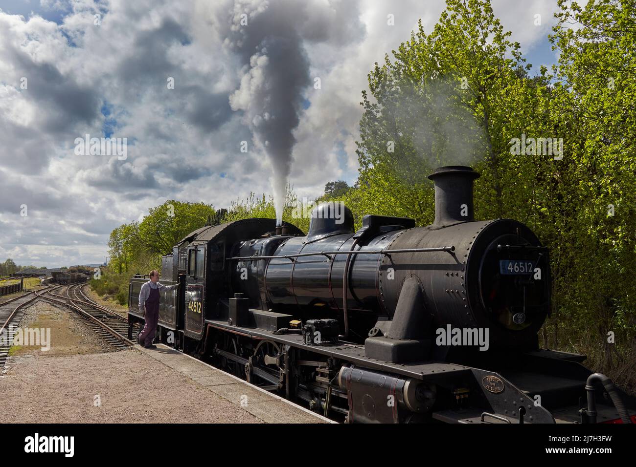 STRATHSPEY RAILWAY BROOMHILL STATION SCOTLAND STEAM TRAIN 46512 AT THE ...