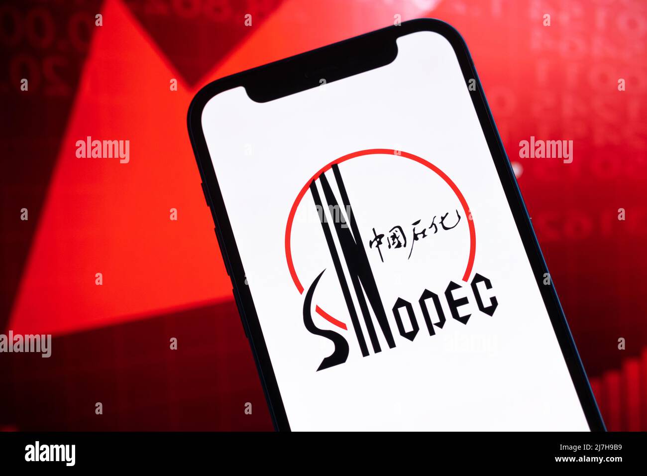 Sinopec oil prices, logo close-up. Collapse, petroleum crisis, red ... Sinopec oil prices, logo close-up. Collapse, petroleum crisis, red ...