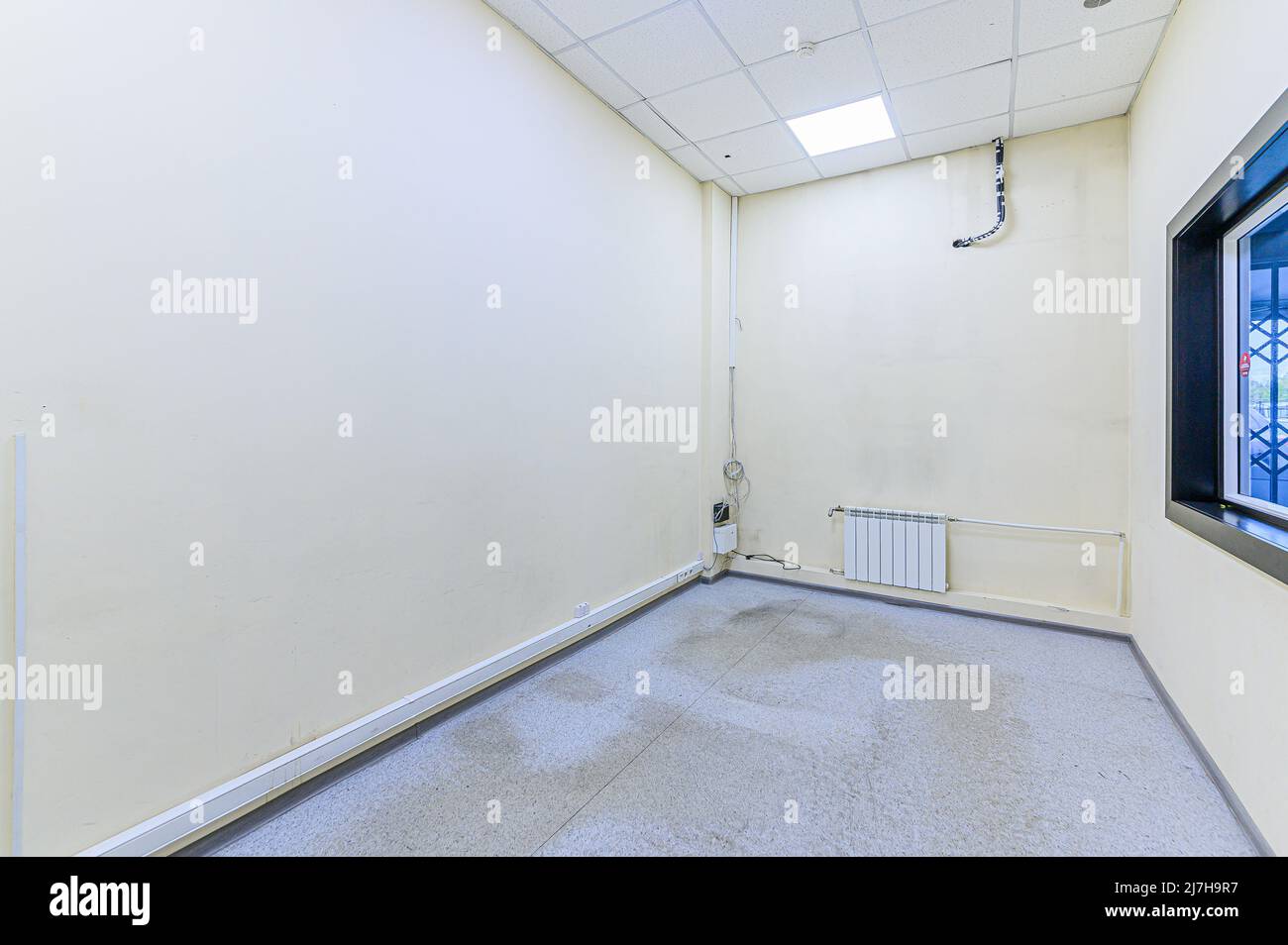 Russia, Moscow- May 21, 2020: interior apartment empty room with ...
