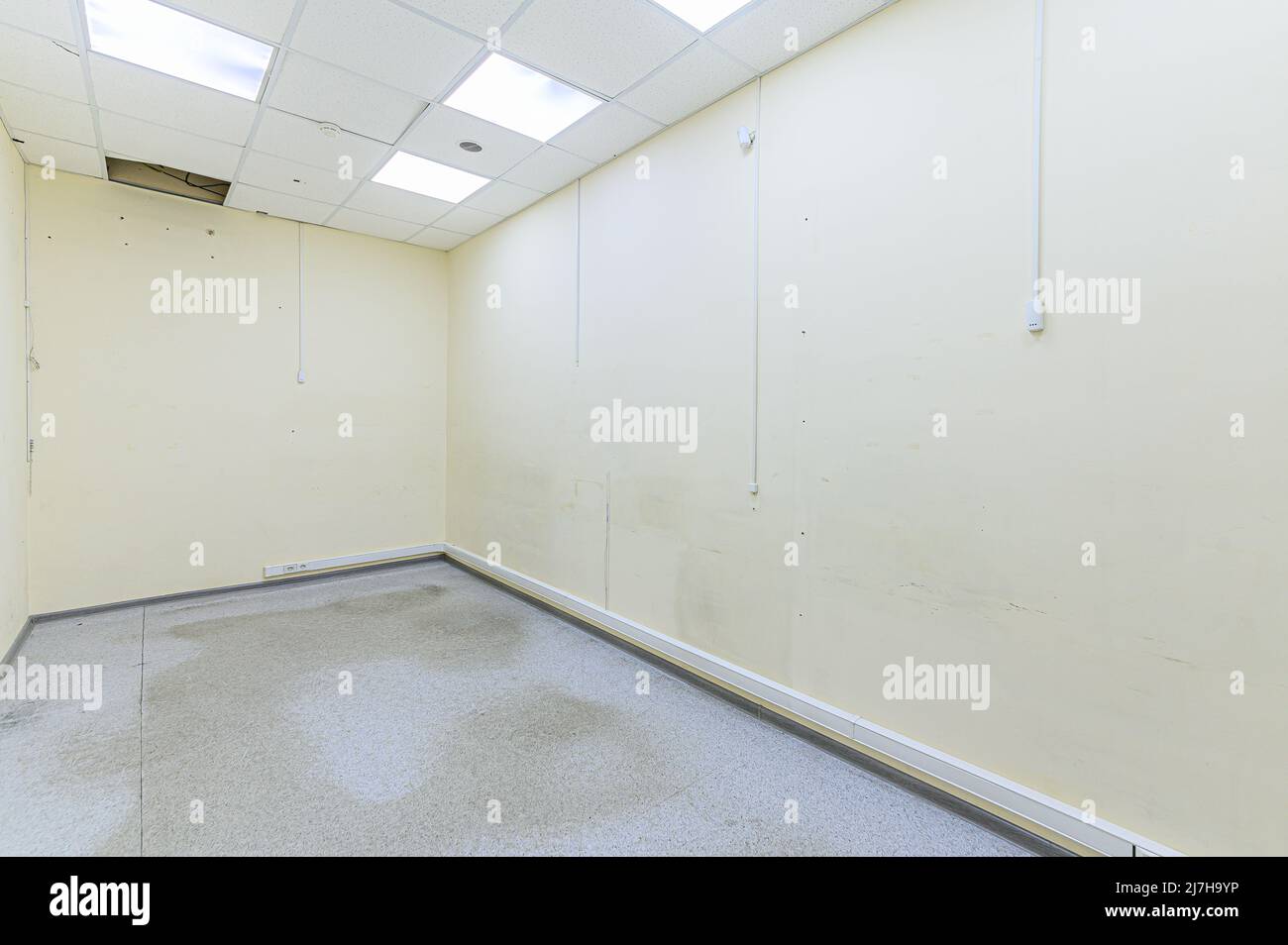 Russia, Moscow- May 21, 2020: interior apartment empty room with ...