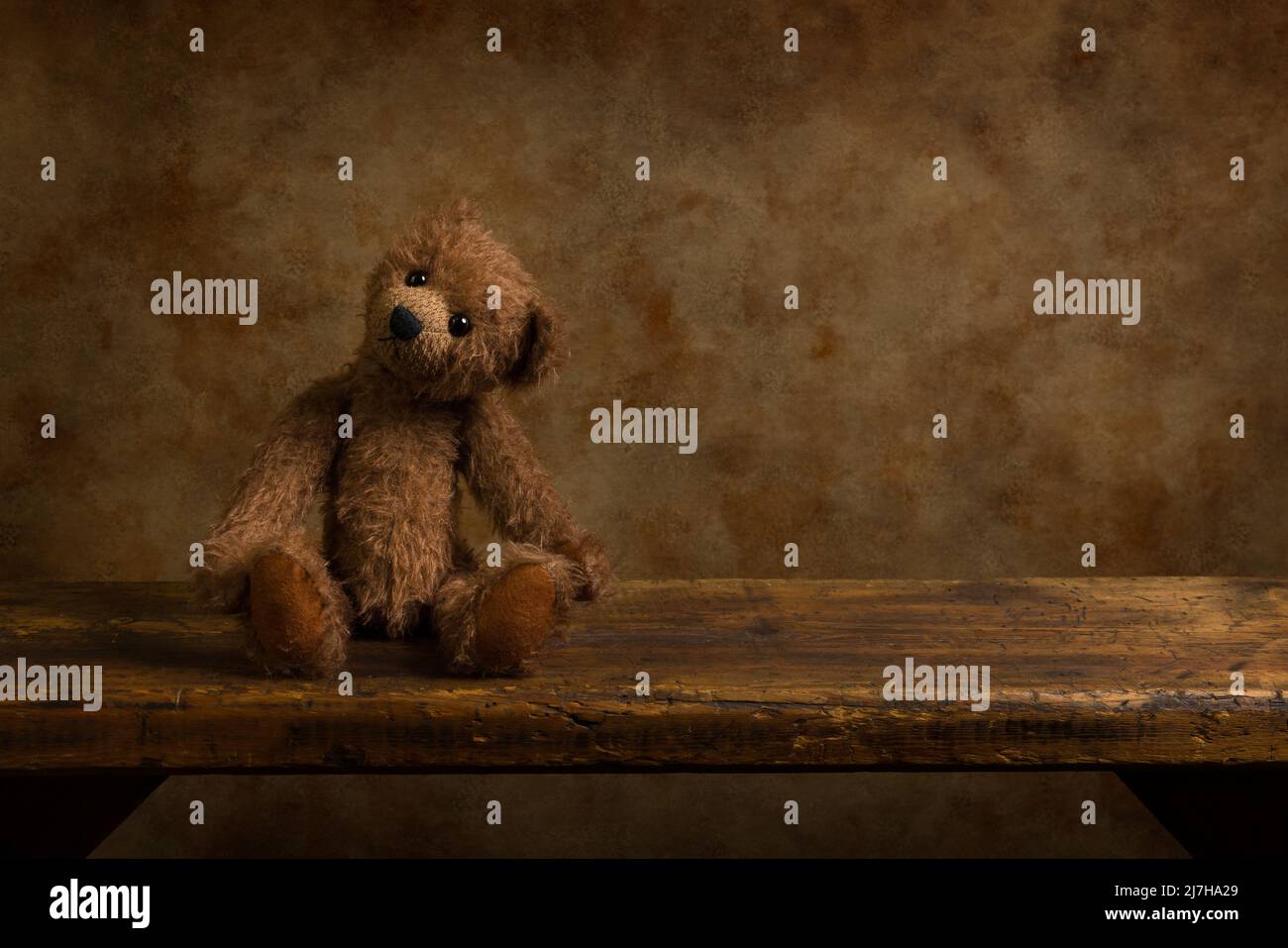 Vintage teddy bear on a shelf hi-res stock photography and images - Alamy