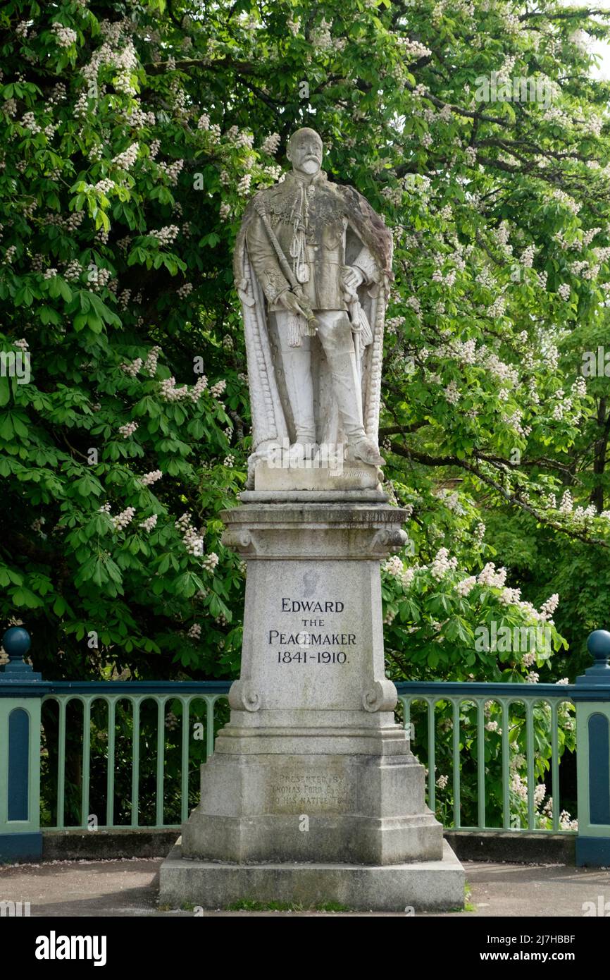 Around Tiverton a small town in Devon UK The Statue of King edward the ...
