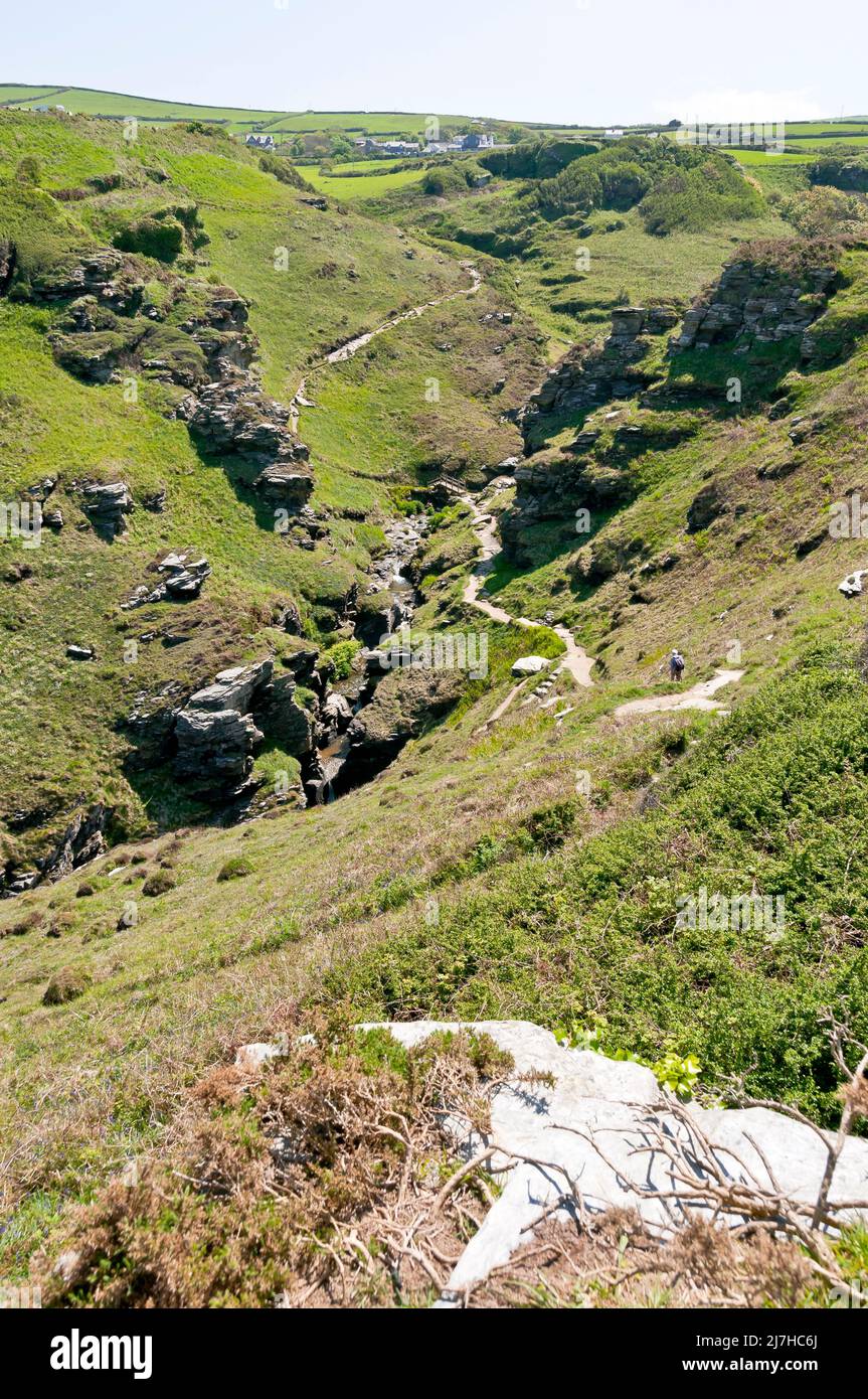 The south west coast path boscastle hi-res stock photography and images ...