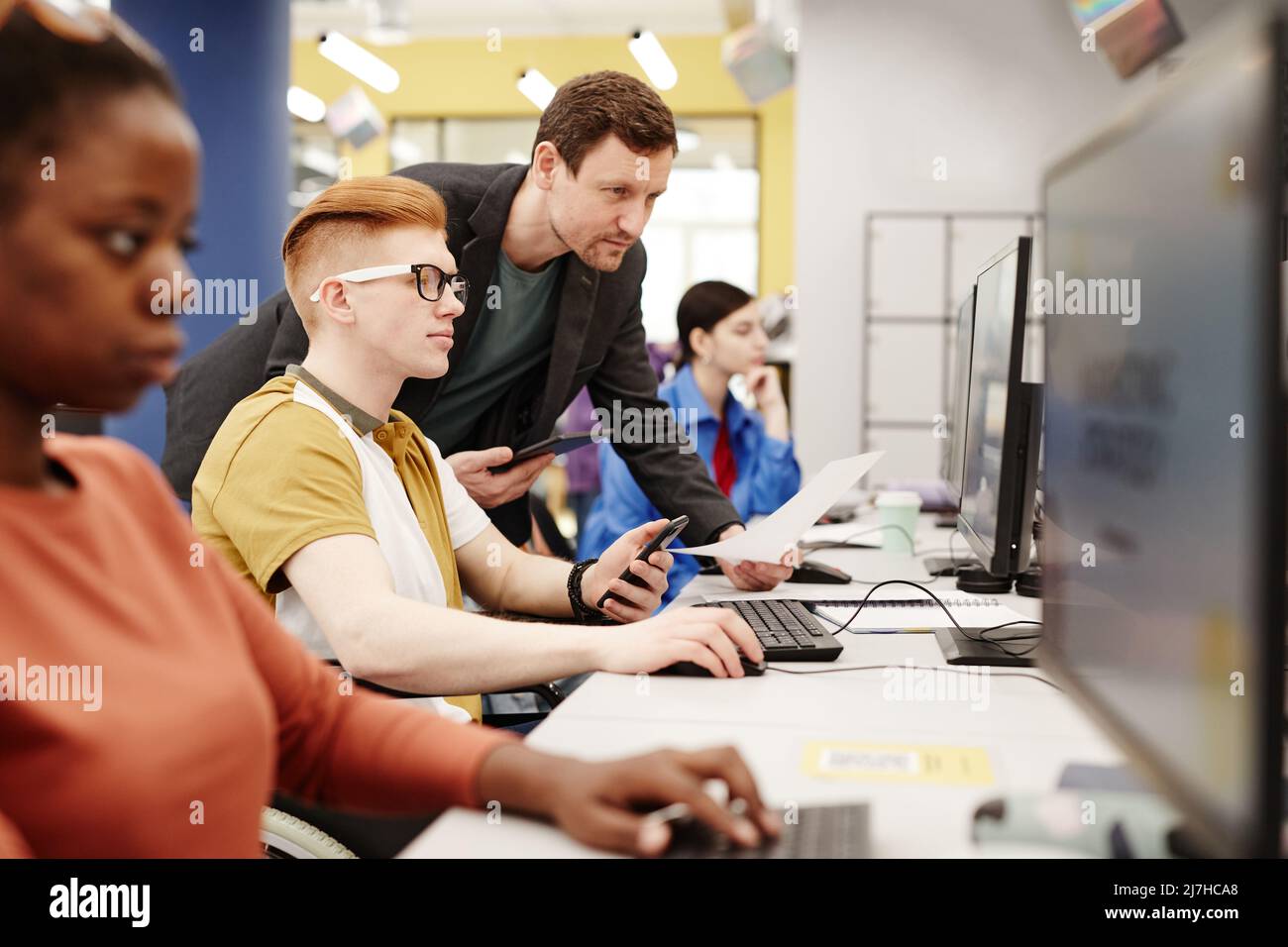 High school students computer lab hi-res stock photography and images ...
