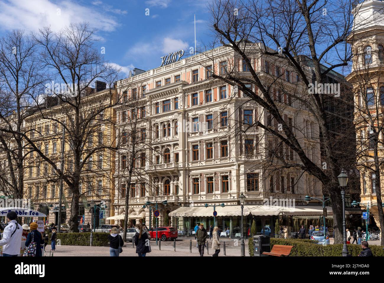 Helsinki people walking hi-res stock photography and images - Alamy