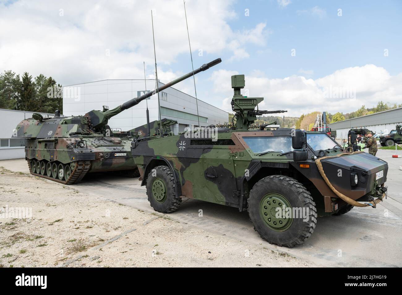 Tank howitzer 2000 hi-res stock photography and images - Alamy