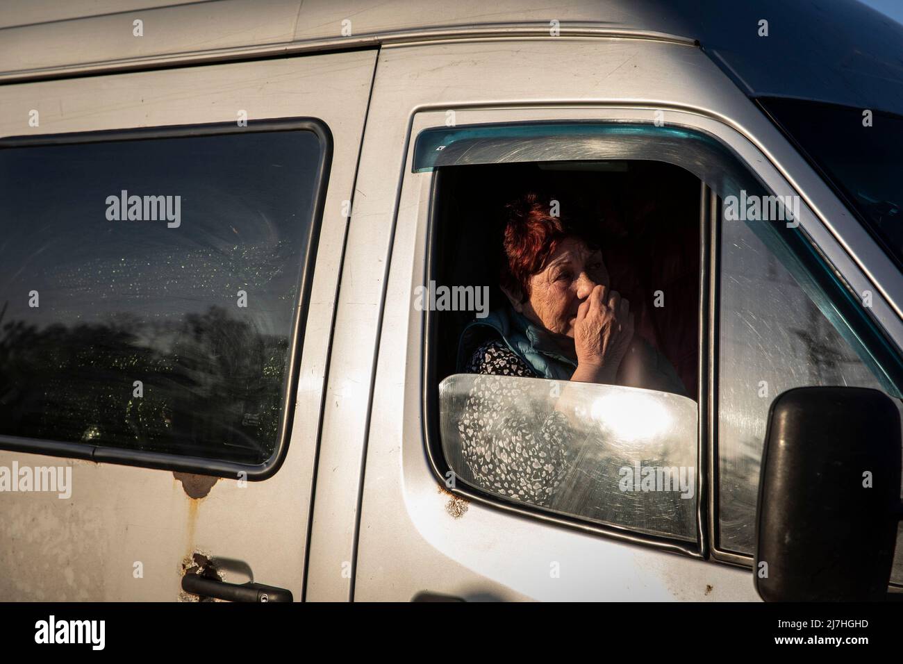 Crying women in car hi-res stock photography and images - Alamy