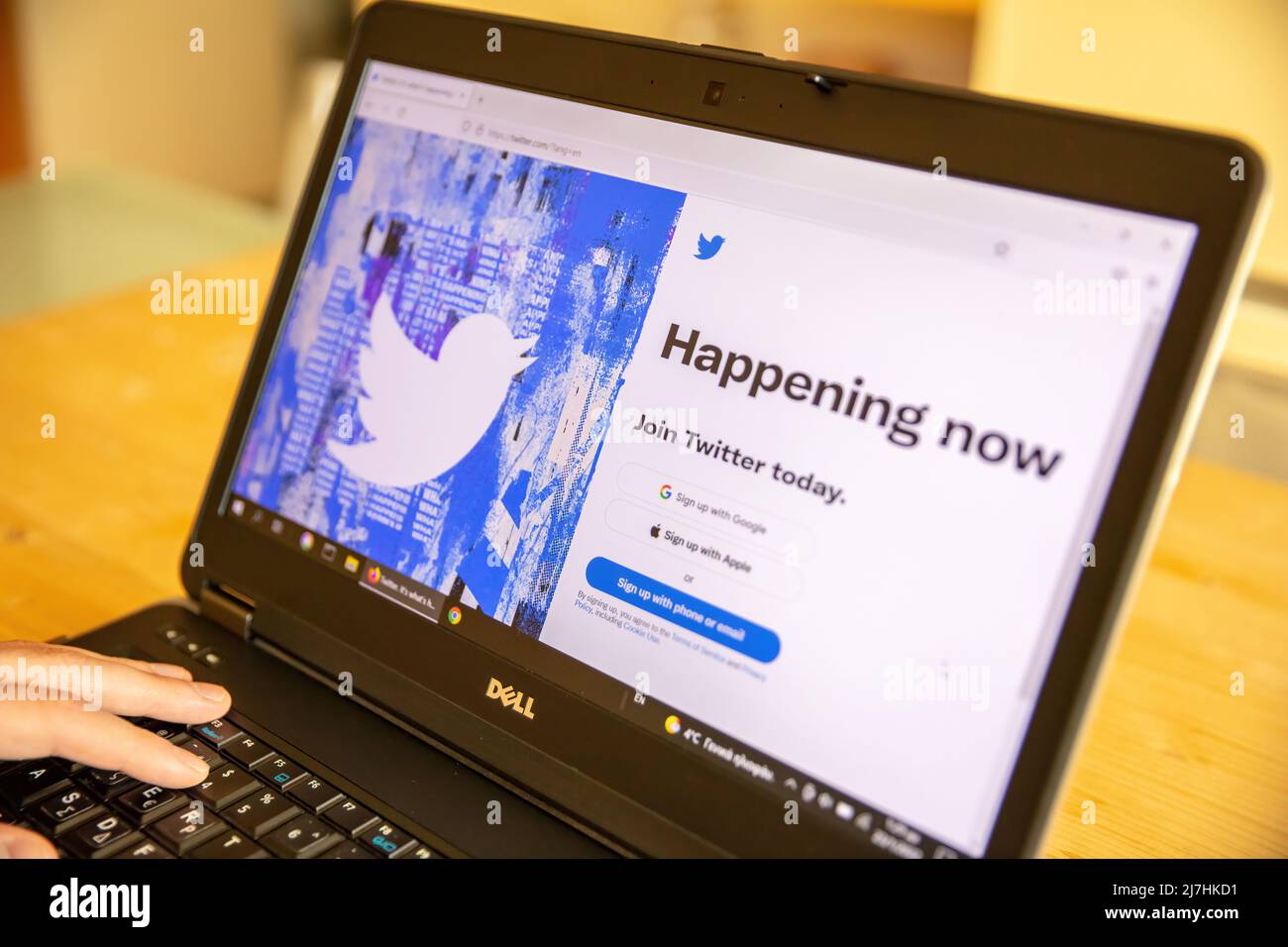 Twitter login screen hi-res stock photography and images - Alamy
