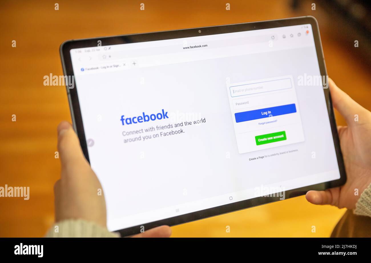Facebook login page hi-res stock photography and images - Alamy