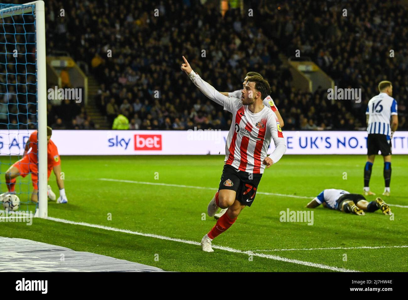 Patrick Roberts #77 of Sunderland celebrates his goal to make it 1-1 ...