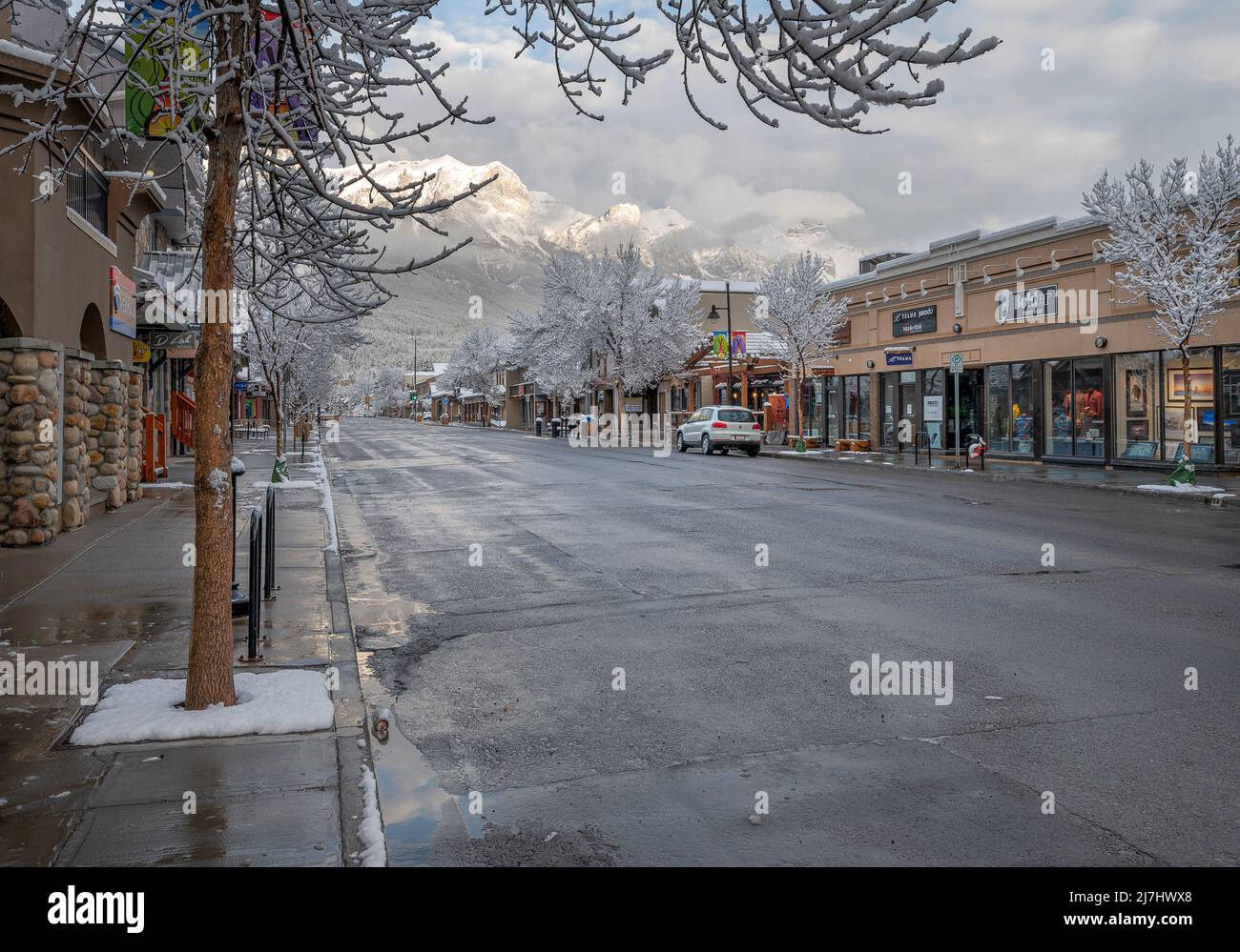 Canmore, Alberta, Canada – May 09, 2022: Early morning spring snowfall ...