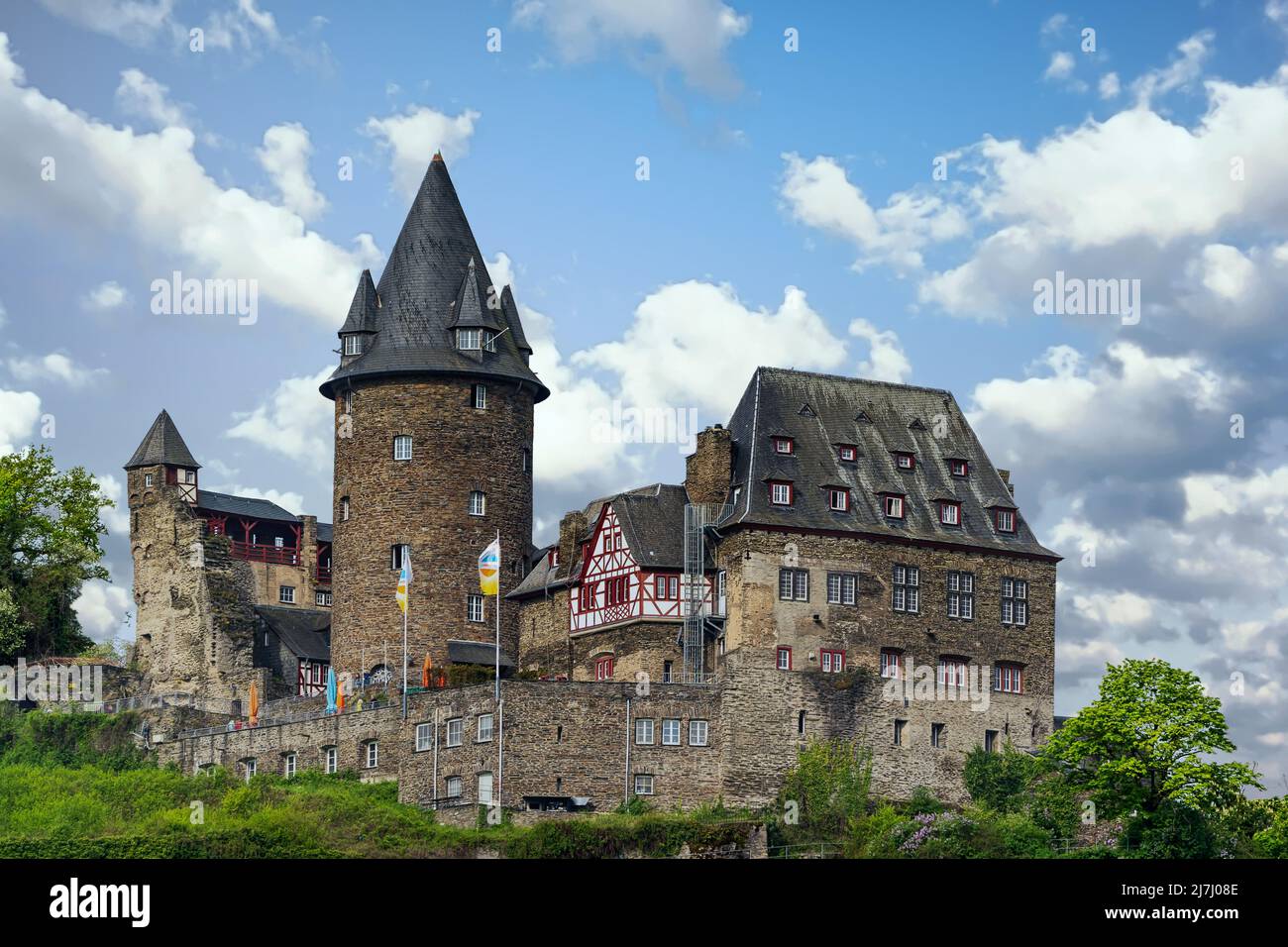 Stahleck Castle on the bank of the Middle Rhine River in Germany Stock ...